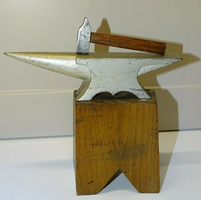 BELLE ANCIENNE ENCLUME & Son Marteau Miniature Socle Chene Bel Objet De ...