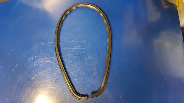 MERCEDES W123 COUPE & W126 SEC Sunroof Seal Front: - 123 782 04 98 ...