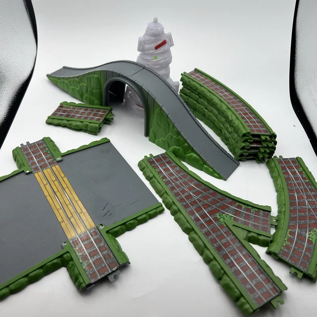 ERTL THOMAS THE Tank Engine & Friends - Bridge & Track Accessories £5. ...