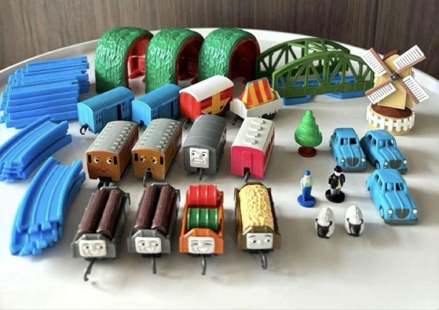 CAPSULE PLARAIL THOMAS the Tank Engine Freight Car Rail Scenery Set EUR ...