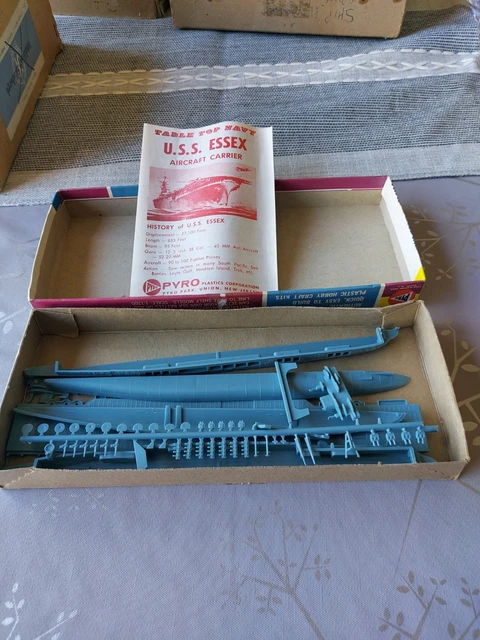 1:1200 SCALE KIT Model USS Essex, Pyro Plastics Table Top Navy Brand £8 ...