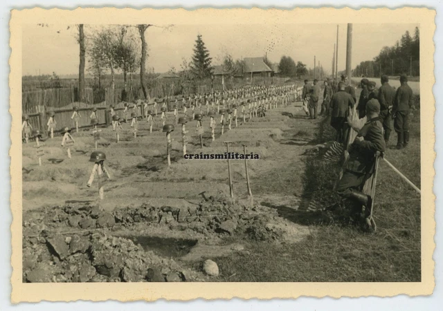 ORIG. FOTO GRAB ^^ Soldaten in Friedhof in Russland EUR 23,50 - PicClick DE