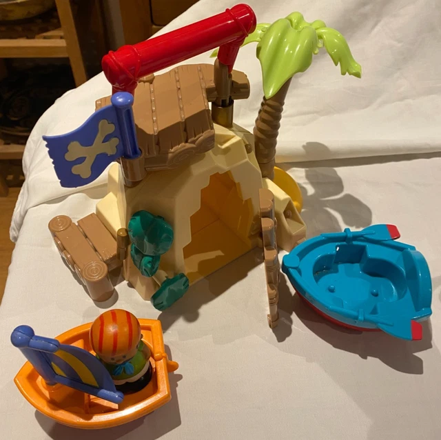 ELC HAPPYLAND PLASTIC Toy - PIRATE ISLAND with 1 Pirate Figure & 2 ...