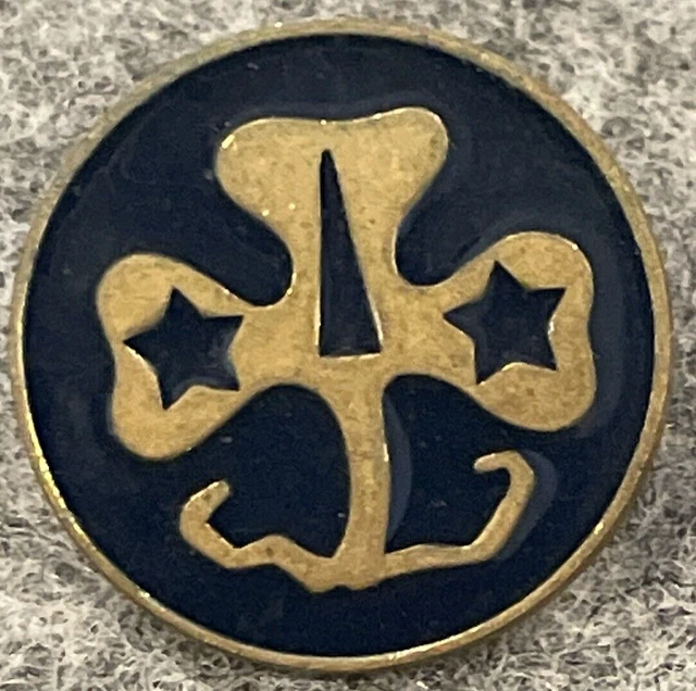 GIRL GUIDES BE Prepared GGC Salute Trefoil Canada Blue Enamel Vintage ...