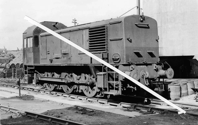 A VIEW OF bulleid 500HP shunter 11001 at norwood junction in 1952 £1.50 ...