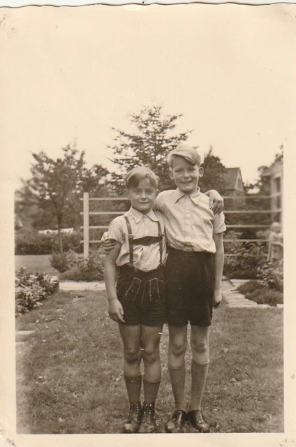 VINTAGE FOTO HÜBSCHE Jungen Knaben in Lederhose Momentaufnahme 40er Jahre-3 EUR 3,99 - PicClick DE
