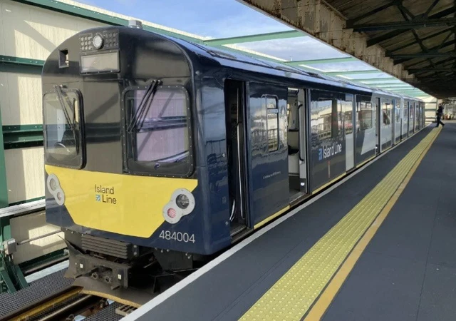 CLASS 484 RYDE Pier Island Line Isle Of Wight Railway South West Trains ...