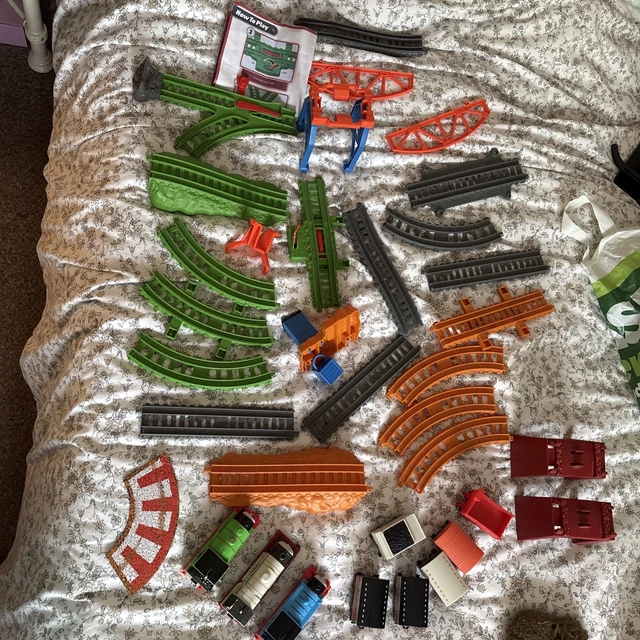 THOMAS AND FRIENDS Busy Quarry Set + 1 extra battery operated train ...