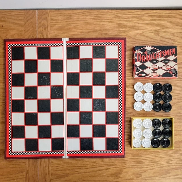 VINTAGE DRAUGHTSMEN DRAUGHTS / Checkers Classic Board Game by Marchant ...