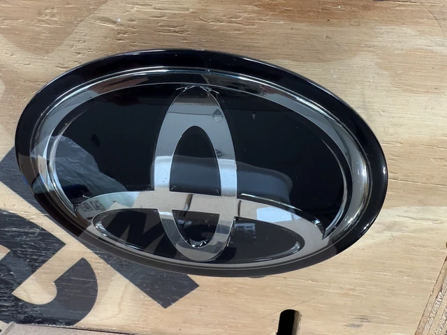TOYOTA CHR FRONT Grille Emblem Logo Radar 2020, 2021 OEM 90975 A2009 ...