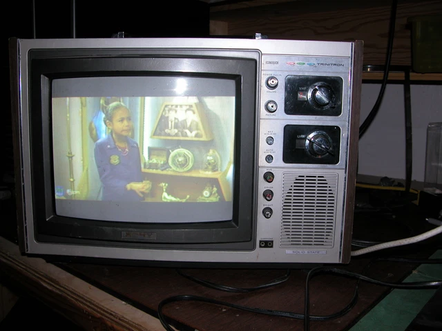 SONY TRINITRON KV-1215 Vintage Color 12 Inch CRT TV Gaming Wood Grain ...