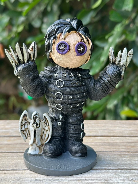 PINHEAD MONSTER &SCISSORS& Collectible Figurine, Horror Movie Fans ...