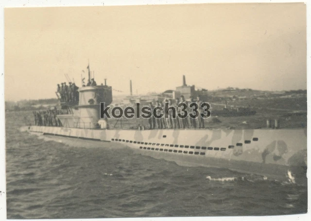 FOTO U BOOT U 453 läuft nach 2. Feindfahrt in Pola ein ! Kommandant ...
