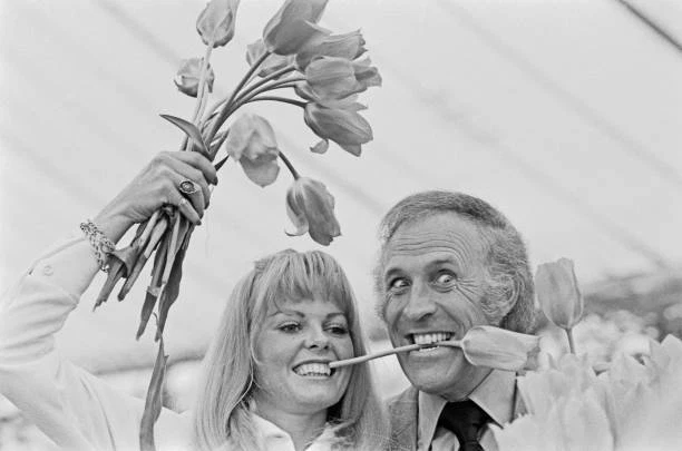 BRUCE FORSYTH WITH Anthea Redfern 'The Generation Game'1973 OLD PHOTO ...