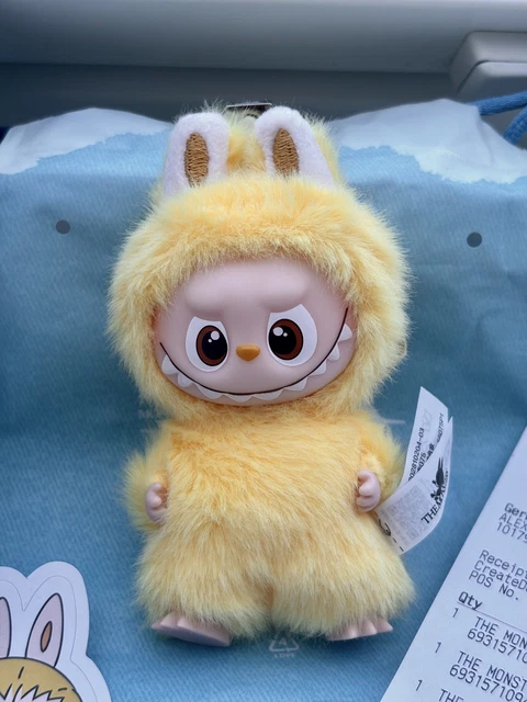 ORIGINAL POP MART Labubu Pin for Love - P - gelb / nur von unten ...