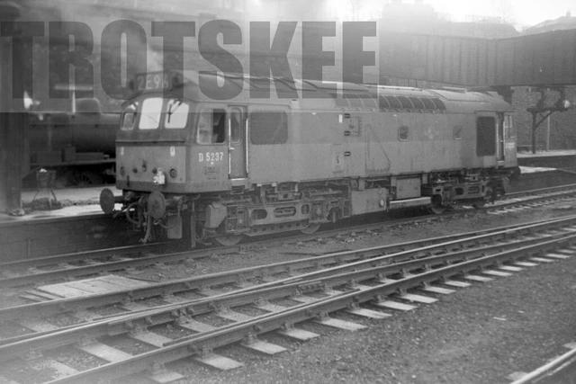 35MM NEGATIVE BR British Railways Diesel Loco D5327 Class 26 Sheffield ...