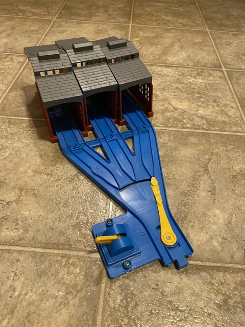 Q123 THOMAS TOMY Trackmaster Engine Sheds 3 Way Switch Track Tidmouth ...