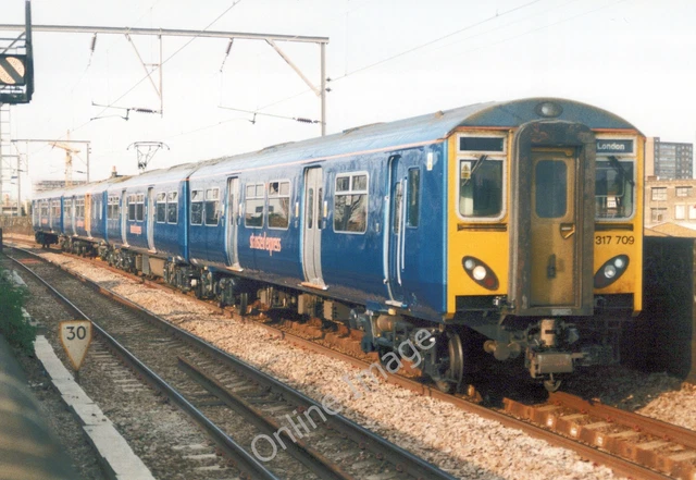 RAILWAY PHOTO 6X4 EMU 317 709 Stanstead Express London Fields 16/4/2002 ...