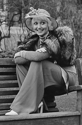 ENGLISH ACTRESS AND singer Adrienne Posta UK 1974 OLD PHOTO $9.00 ...