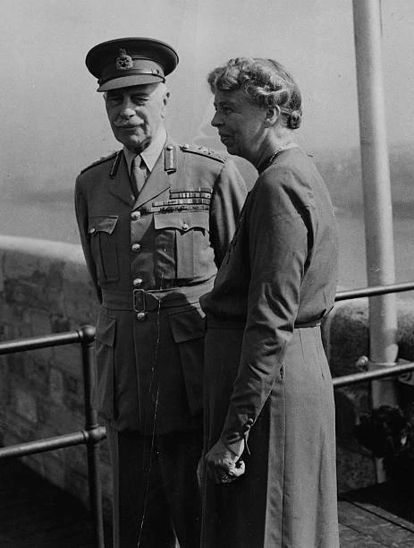 ELEANOR ROOSEVELT PICTURED With Alexander Cambridge 1944 OLD PHOTO $8. ...