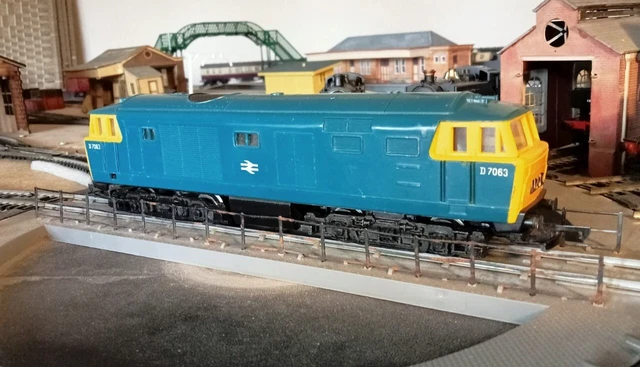 OO HORNBY R758 Hymek Type 3 (Class 35) Bo-Bo diesel-hydraulic loco in ...