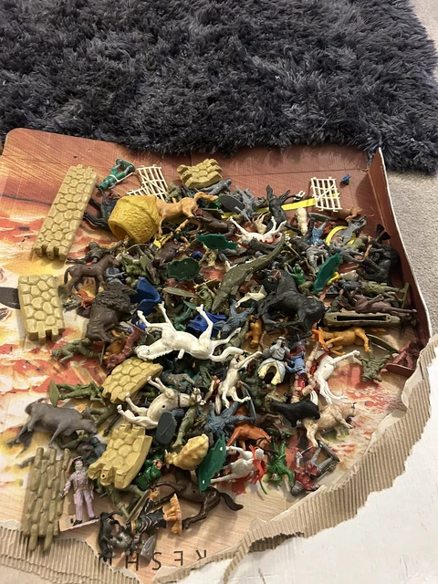 JOBLOT OF PLASTIC Toy Soldiers And Farm/zoo Animals Britains,Timpo And ...