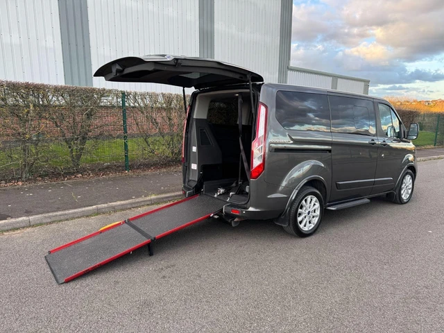 WAV FORD TOURNEO CUSTOM 2.0; 5dr; Manual; Diesel; Grey; Wheelchair ...