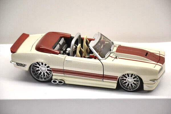 MAISTO CUSTOM SHOP 1:24 Chevrolet Camaro SS 1968 beige/marrone ...