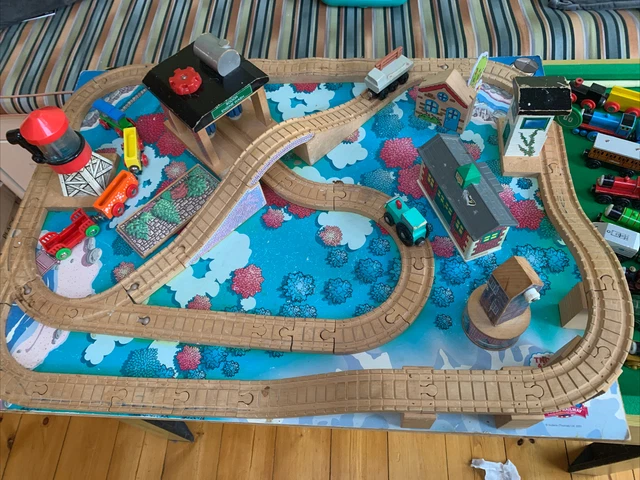 THOMAS AND FRIENDS Large Fixed wooden railway Table Top Track & Brio ...
