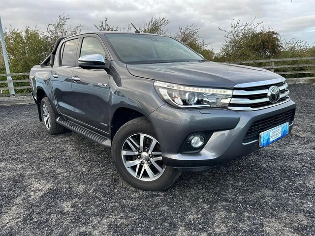 2019 TOYOTA HILUX Invincible D/Cab Pick Up 2.4 D-4D Auto PICK UP Diesel ...