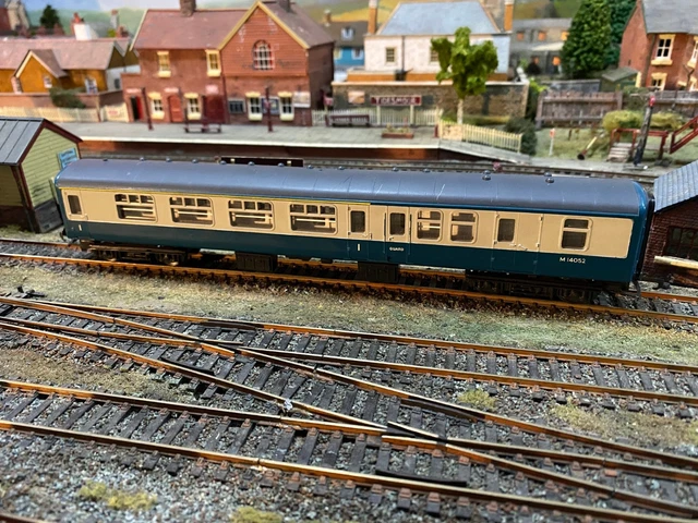 OO GAUGE HORNBY R.723 Intercity Brake 1st Class Coach, No. M14052, With ...