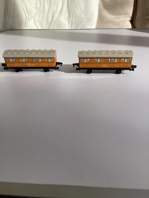 THOMAS THE TANK Annie and Clarabel carriages ERTL 2001. £5.99 - PicClick UK