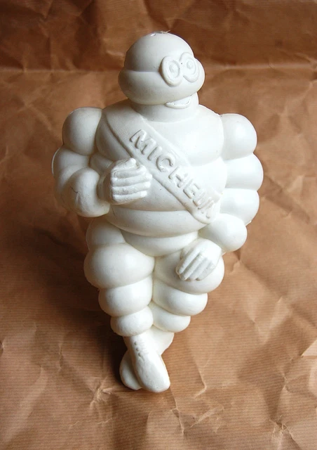 ANCIENNE MASCOTTE BIBENDUM Michelin des années 60. Fixation Métal ...