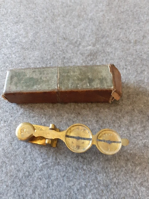 ANTIQUE BRASS SOVEREIGN and half sovereign balance scale in original ...