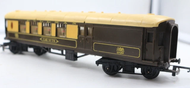 TWO TRI-ANG 9& Pullman Cars - R228 'Mary' & R328 Brake 'Car No. 79' £8. ...