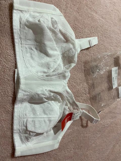 TRIUMPH DOREEN NON Wired Soft Cup Bra In White - Size 44D New With Tags ...