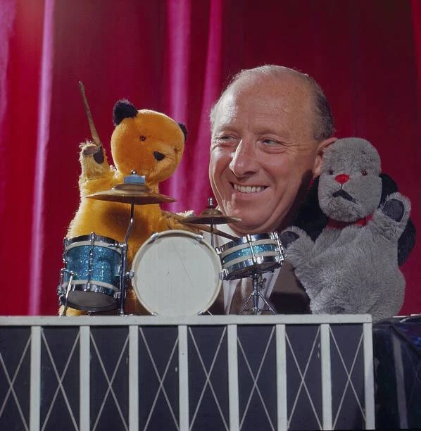 ENGLISH PUPPETEER HARRY Corbett posed with his puppets Sooty and S- Old ...