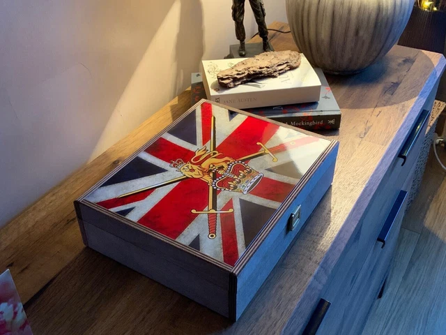 BRITISH ARMY PREMIUM Military Medals and Memorabilia Box, Beautiful ...