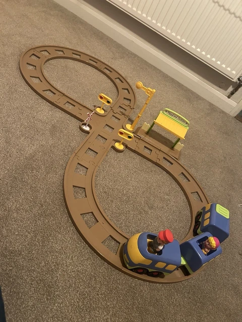ELC HAPPYLAND TRAIN set, Train Driver, Passenger,Crossing lights ...