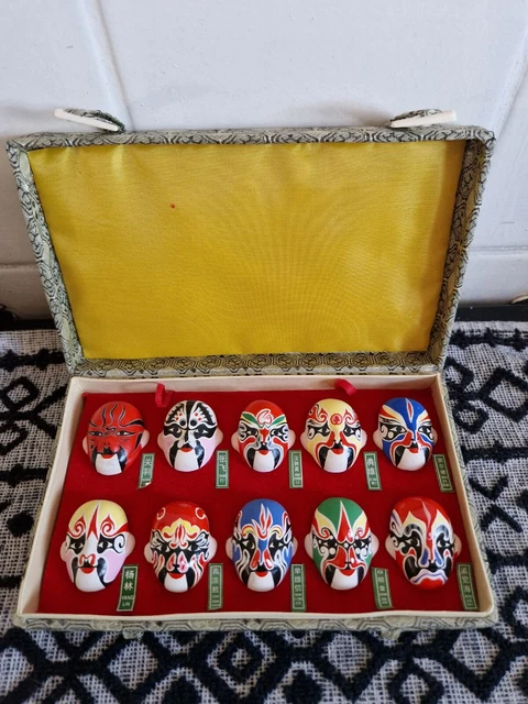 VINTAGE CHINESE MINIATURE Hand Painted Opera Masks Beijing in Beautiful ...