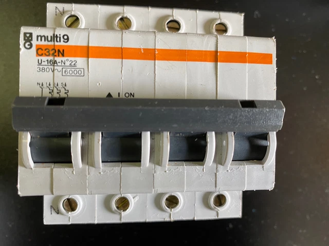 MERLIN GERIN CIRCUIT Breaker multi9 C32N U-16A £18.07 - PicClick UK
