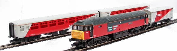 HORNBY R2437 Serco train pack containing Class 47, 2 Mk2 coaches, 1 VDA ...