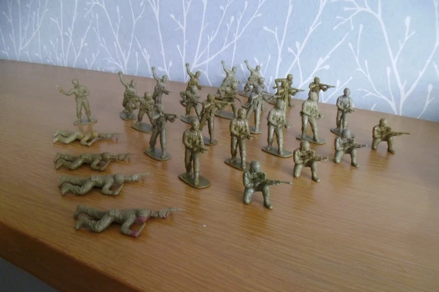PLASTIC TOY SOLDIERS Airfix 1/32 WW2 British Commandos 29 figures £7.99 ...