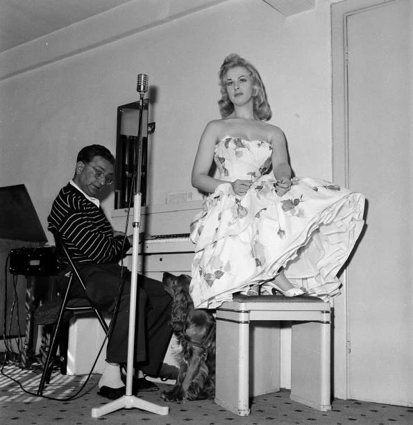 NORMA ANN SYKES AKA Sabrina English glamour model actress taking s- Old ...