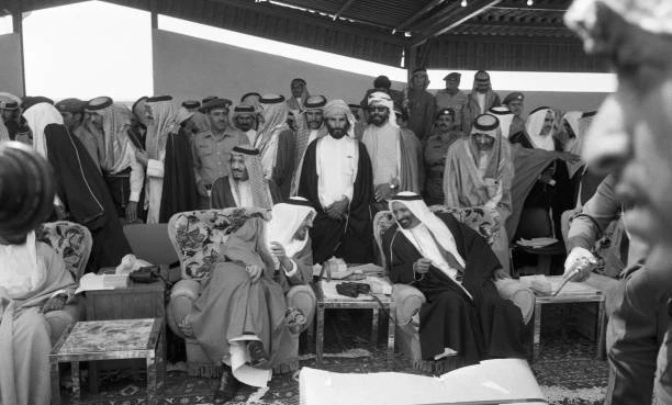 SHEIK ZAYED BIN Sultan al Nahyan 1975 OLD PHOTO 2 $9.00 - PicClick AU