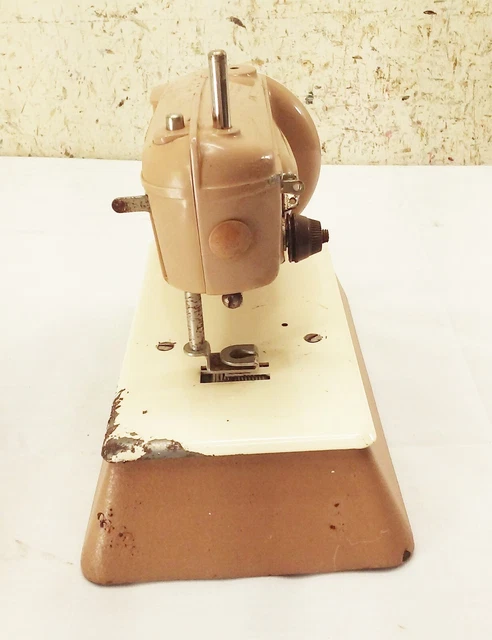 VTG 1960S SINGER hand crank childs toy sewing machine sewhandy 40 beige ...