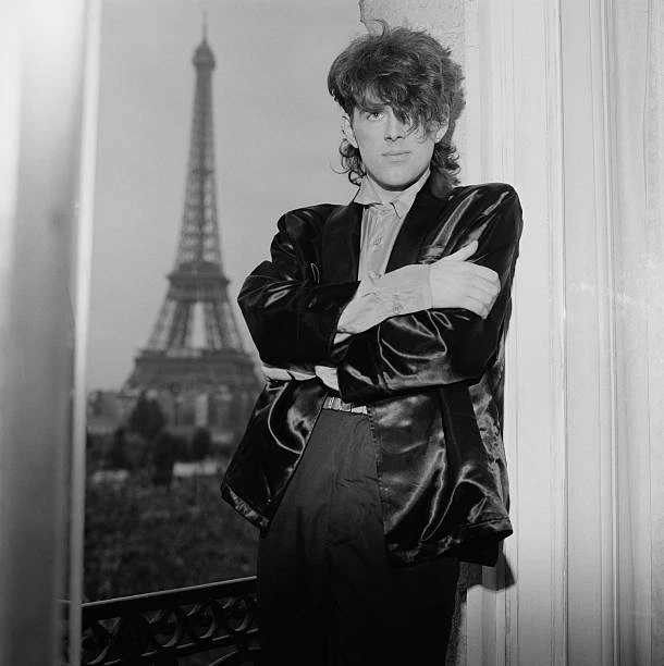 SINGER BASSIST TOM Bailey of British pop group Thompson Twins OLD MUSIC ...