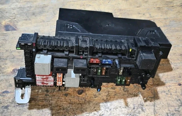 MERCEDES C CLASS W204 Rear Sam Unit Fuse Box A2049060405 £30.00 ...