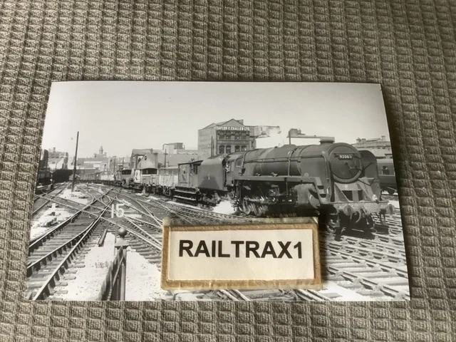 RAILWAY STEAM PHOTOGRAPH - 92085 & Driver At Birmingham Snow Hill ...