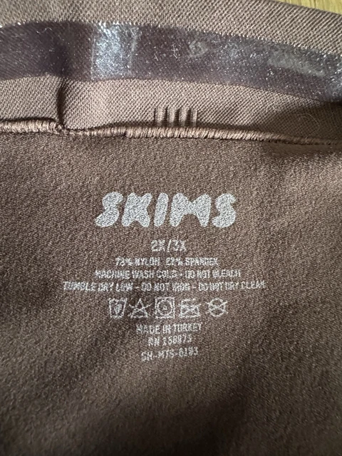 SKIMS SEAMLESS SCULPTING Short Mid Thigh Size 2X/3X Colour Cocoa £29.99 ...
